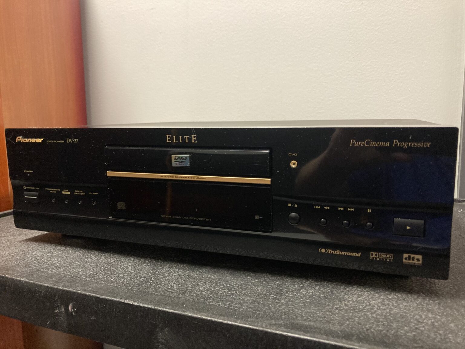 Laserdisc Players various players available | Holm Audio
